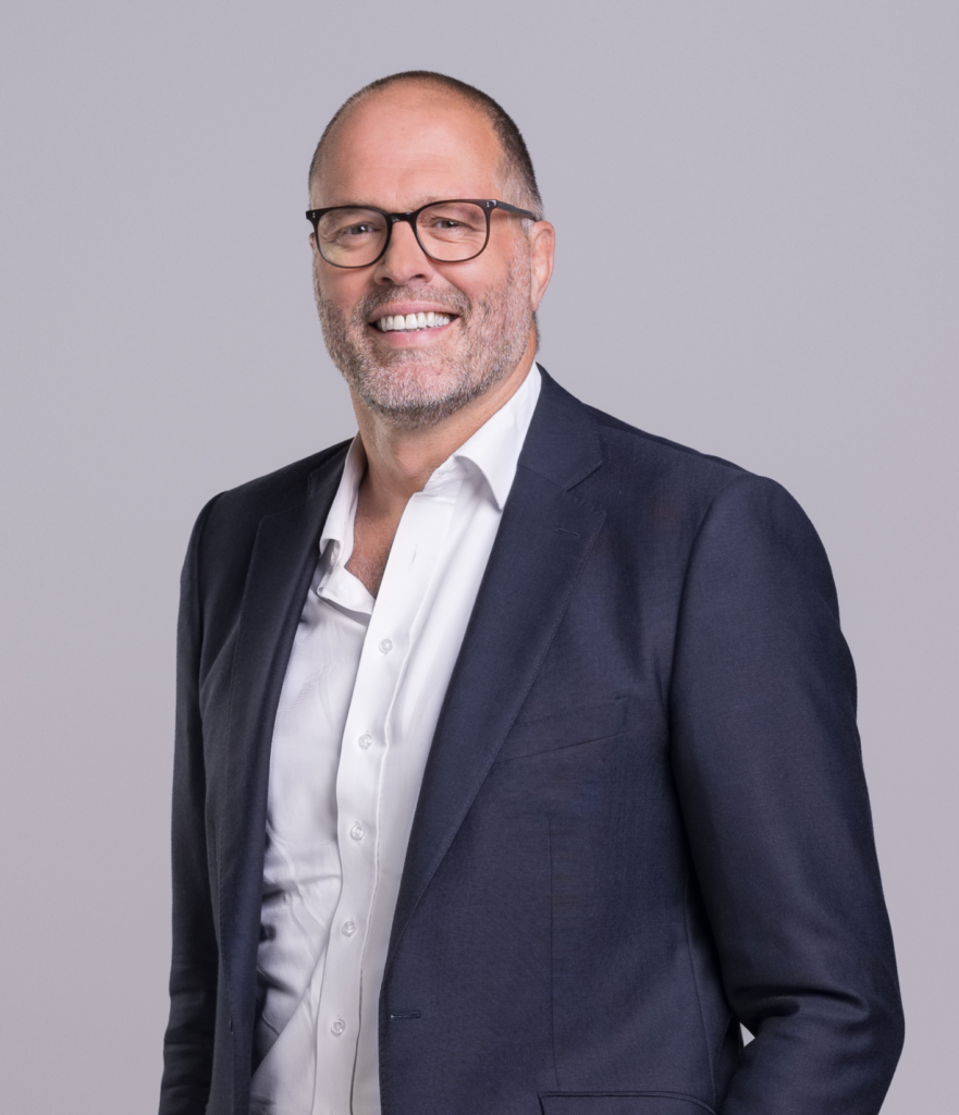 Contact Martin Bayfield's Agent - Saatchi